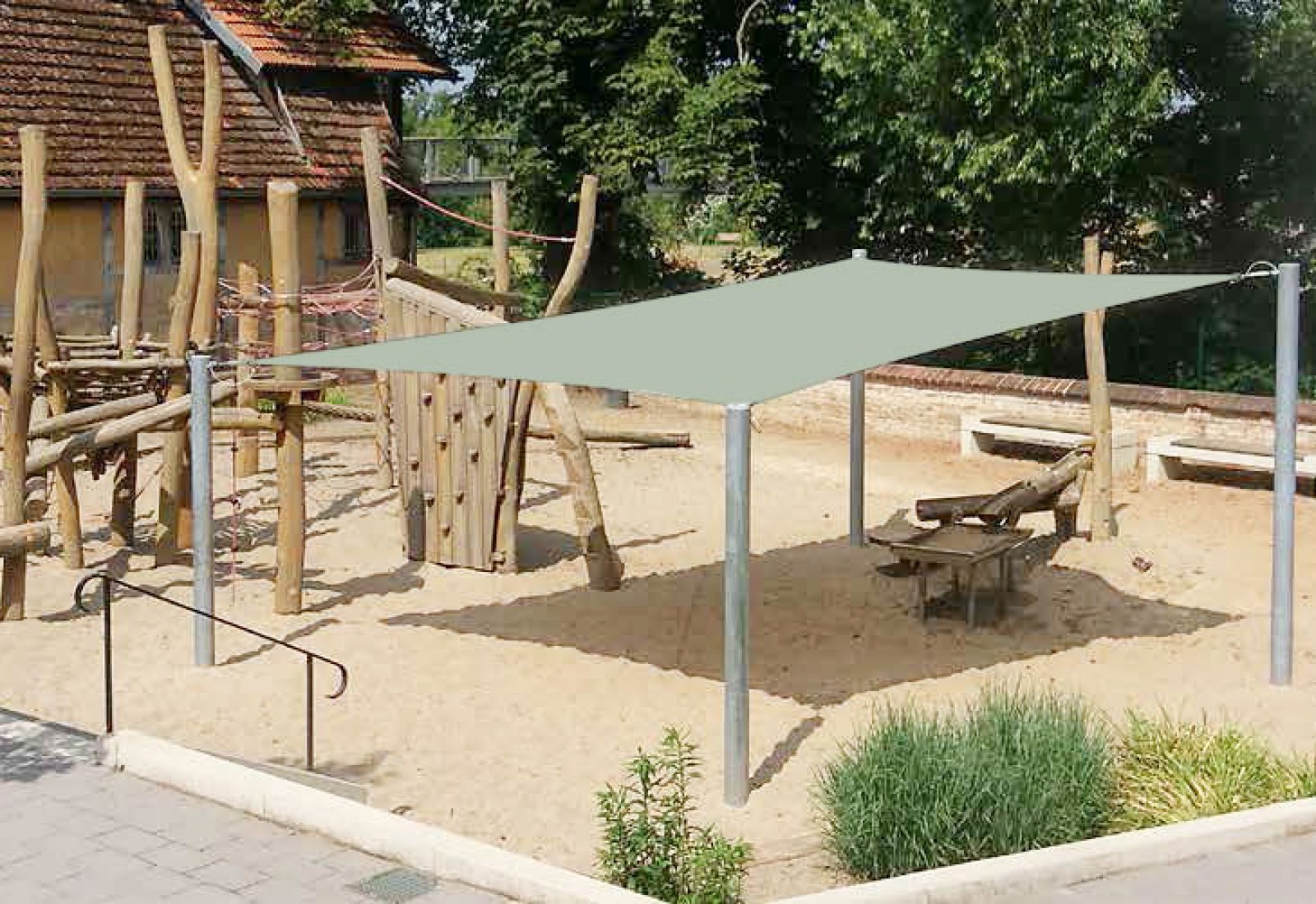 Sonnenschutz auf dem Schulhof: Hypar-Sonnensegel für die Grundschule ...